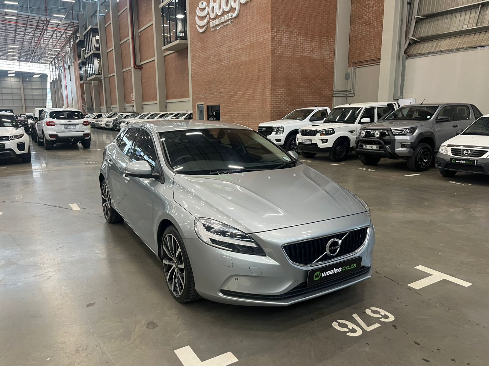 2019 Volvo V40 T3 Momentum Geartronic Q2FyTGlzdGluZzo0MDYwMTY R279900 ...