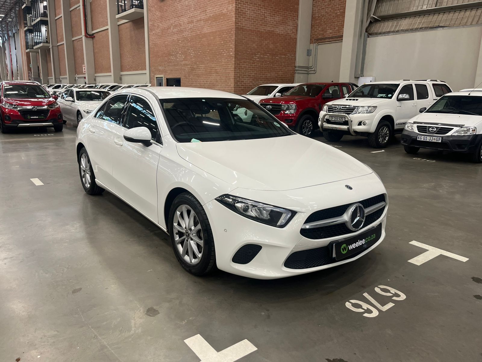 2020 Mercedes Benz A Class A 200 4 Door Q2FyTGlzdGluZzozOTYwOTc R439000 ...