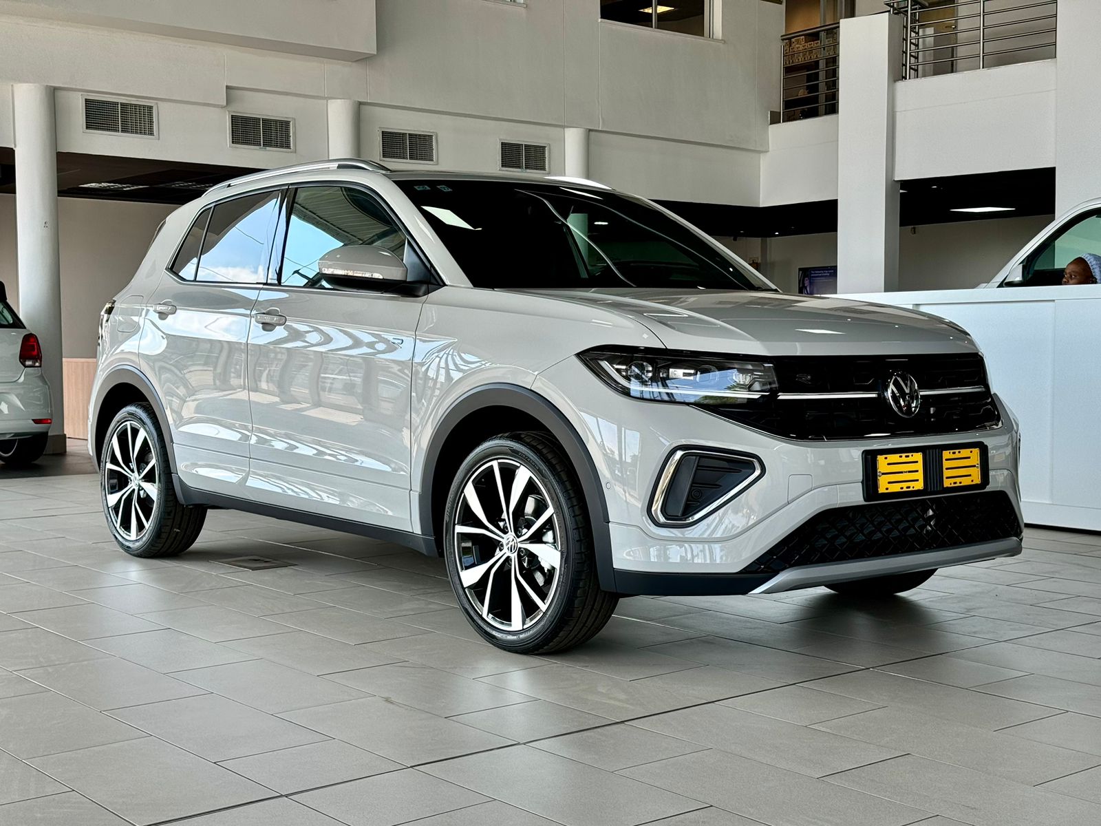 2024 Volkswagen VW T-Cross TSi 1.0 R-Line Q2FyTGlzdGluZzozNTMyNzA ...