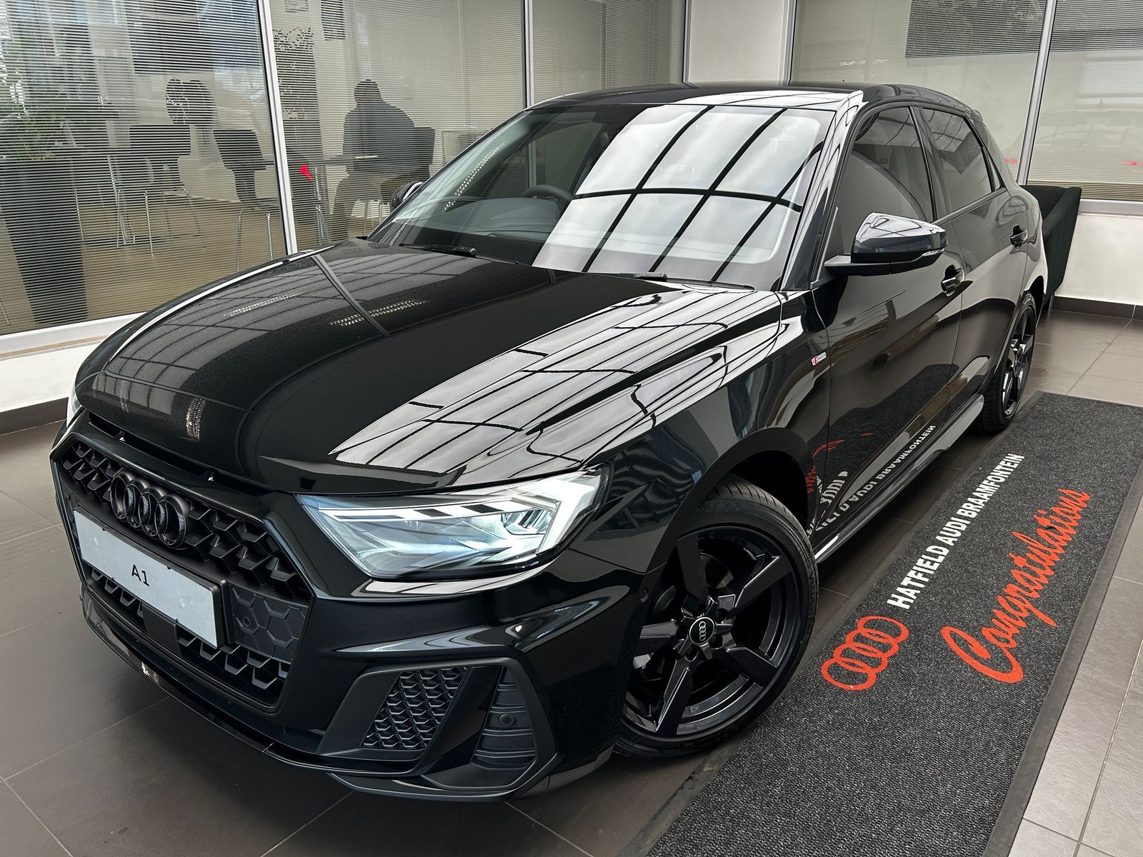 2025 Audi A1 Sportback 1.0 T FSi Black Edition S-tronic 30 TFSI Q2FyTGlzdGluZzo0MTk0NTU R571405 ...