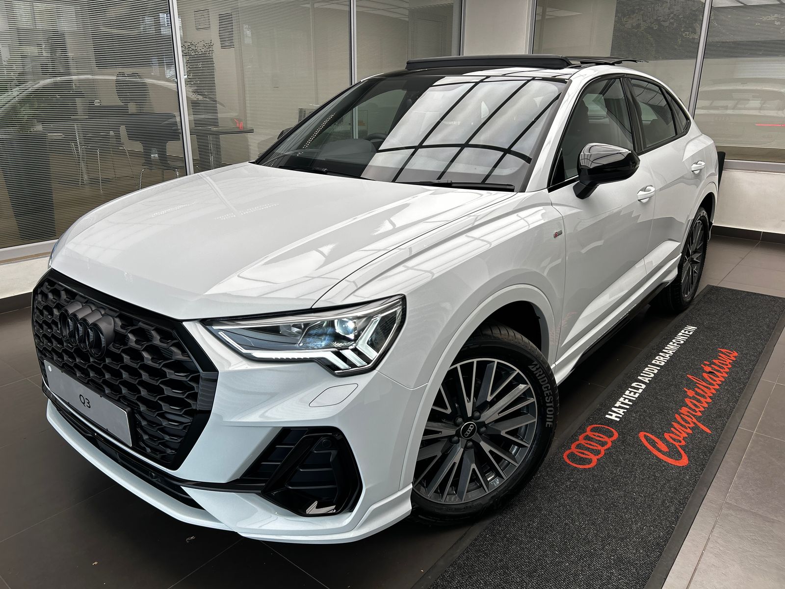 2025 Audi Q3 Sportback 35 TFSi Black Edition Q2FyTGlzdGluZzo0MjA2MjA R927890 | Avo Auto