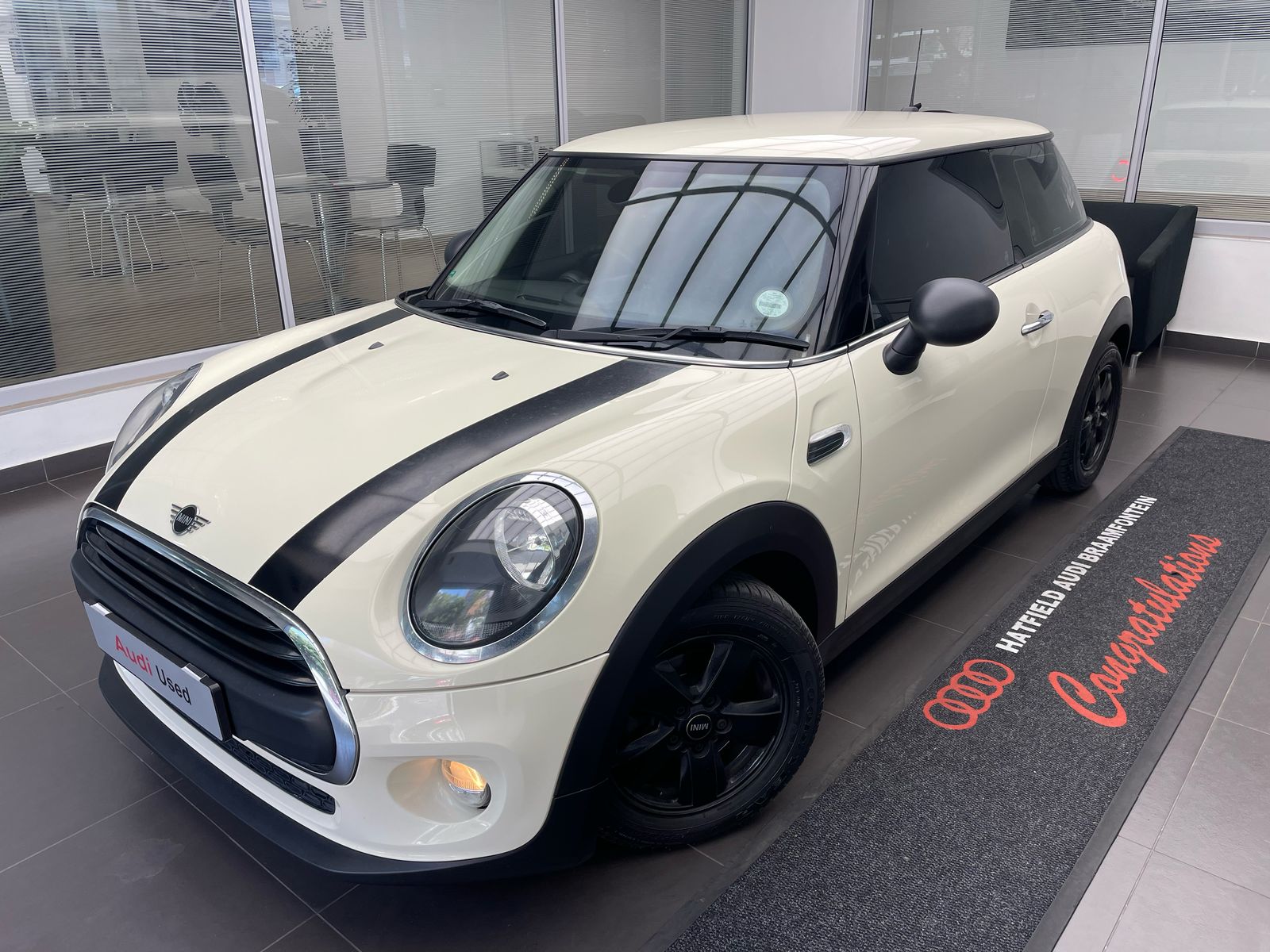 2018 MINI Cooper Mark IV 100 kW Steptronic Q2FyTGlzdGluZzo0MjY2ODg ...