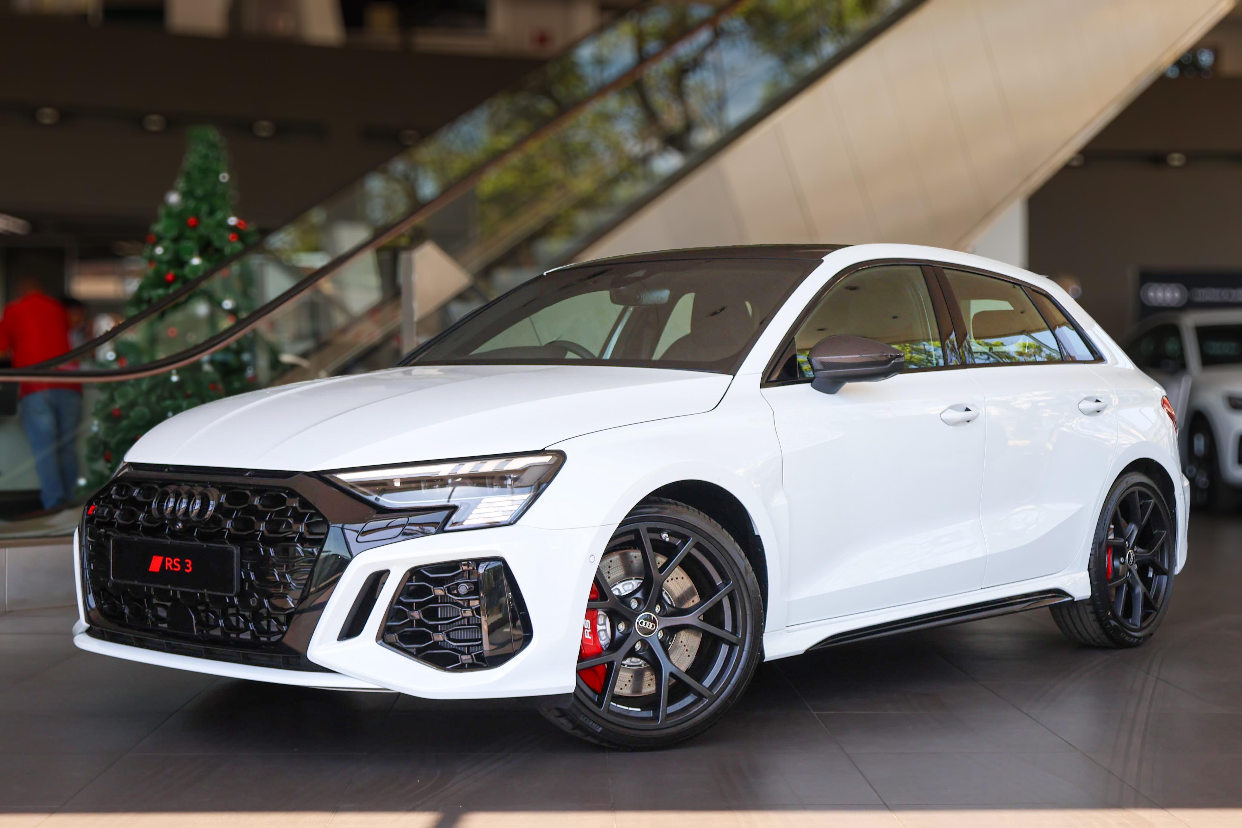2025 Audi RS3 Quattro S-tronic Hatch Q2FyTGlzdGluZzo0MTc0ODU R1424900 ...