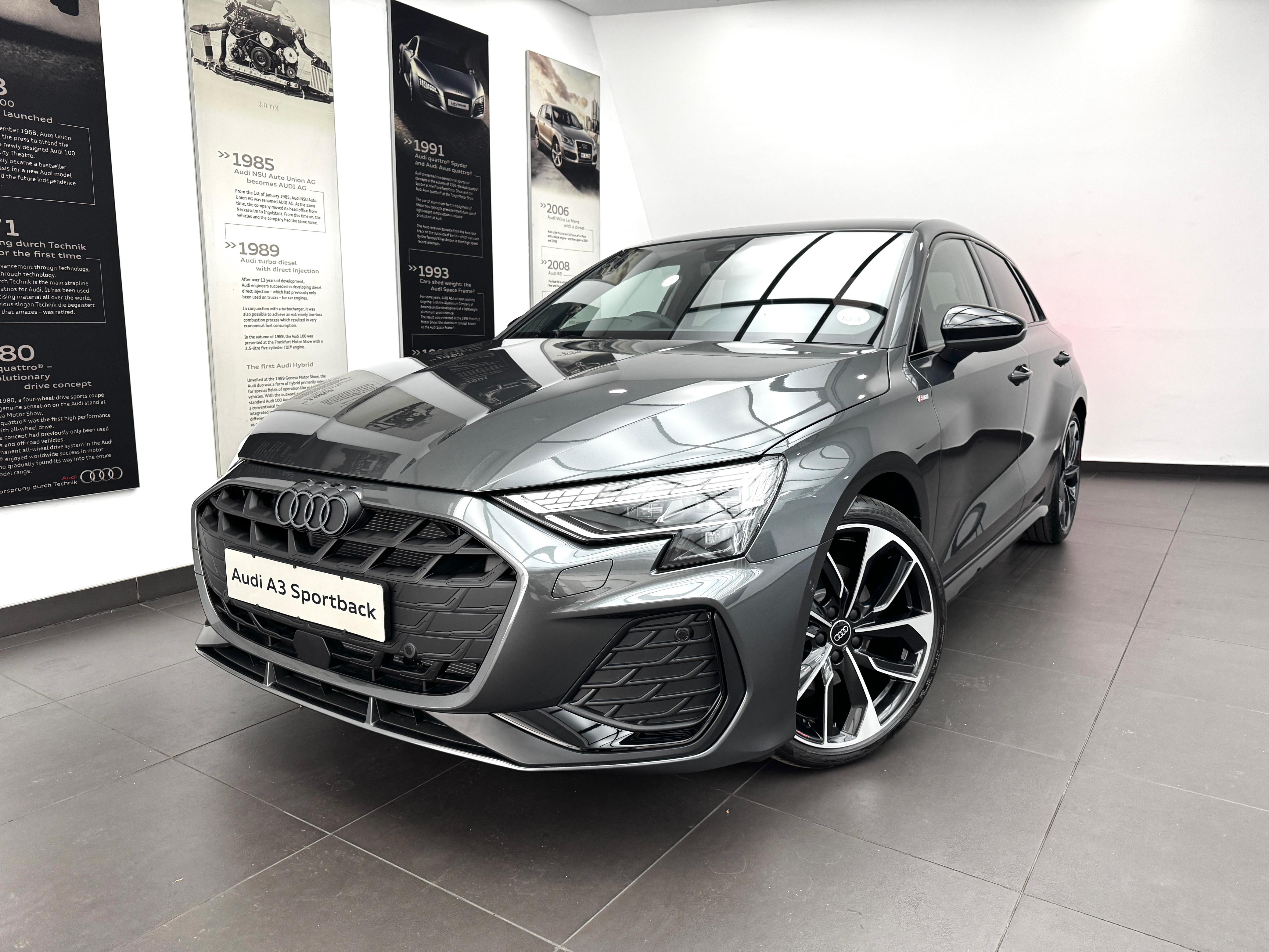 2025 Audi A3 Sportback 35 TFSi Black Edition Q2FyTGlzdGluZzo0MzUyODU ...