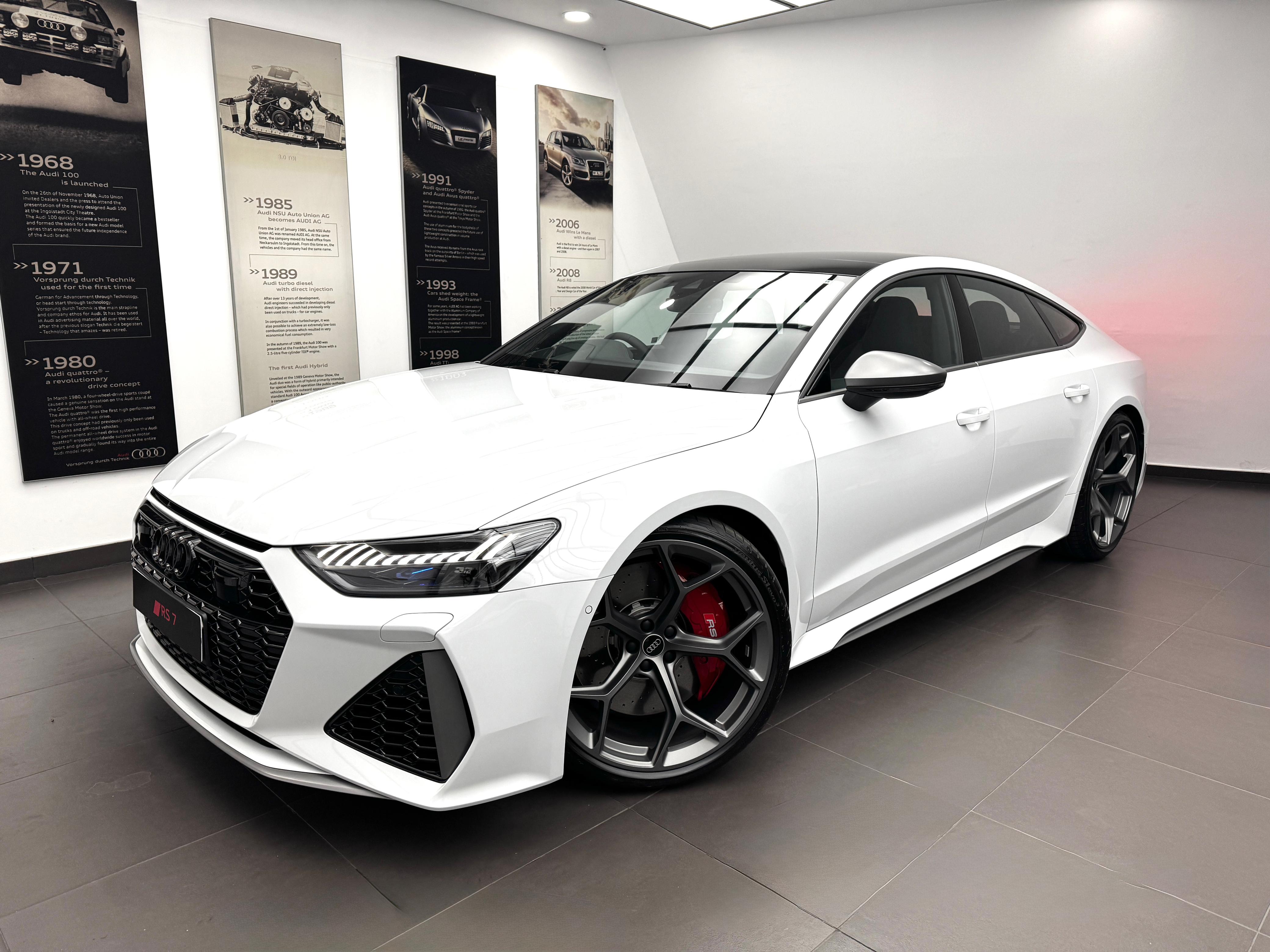 2025 Audi RS7 Sportback 4.0 T FSi Performance Q2FyTGlzdGluZzo0NTM3MjU ...