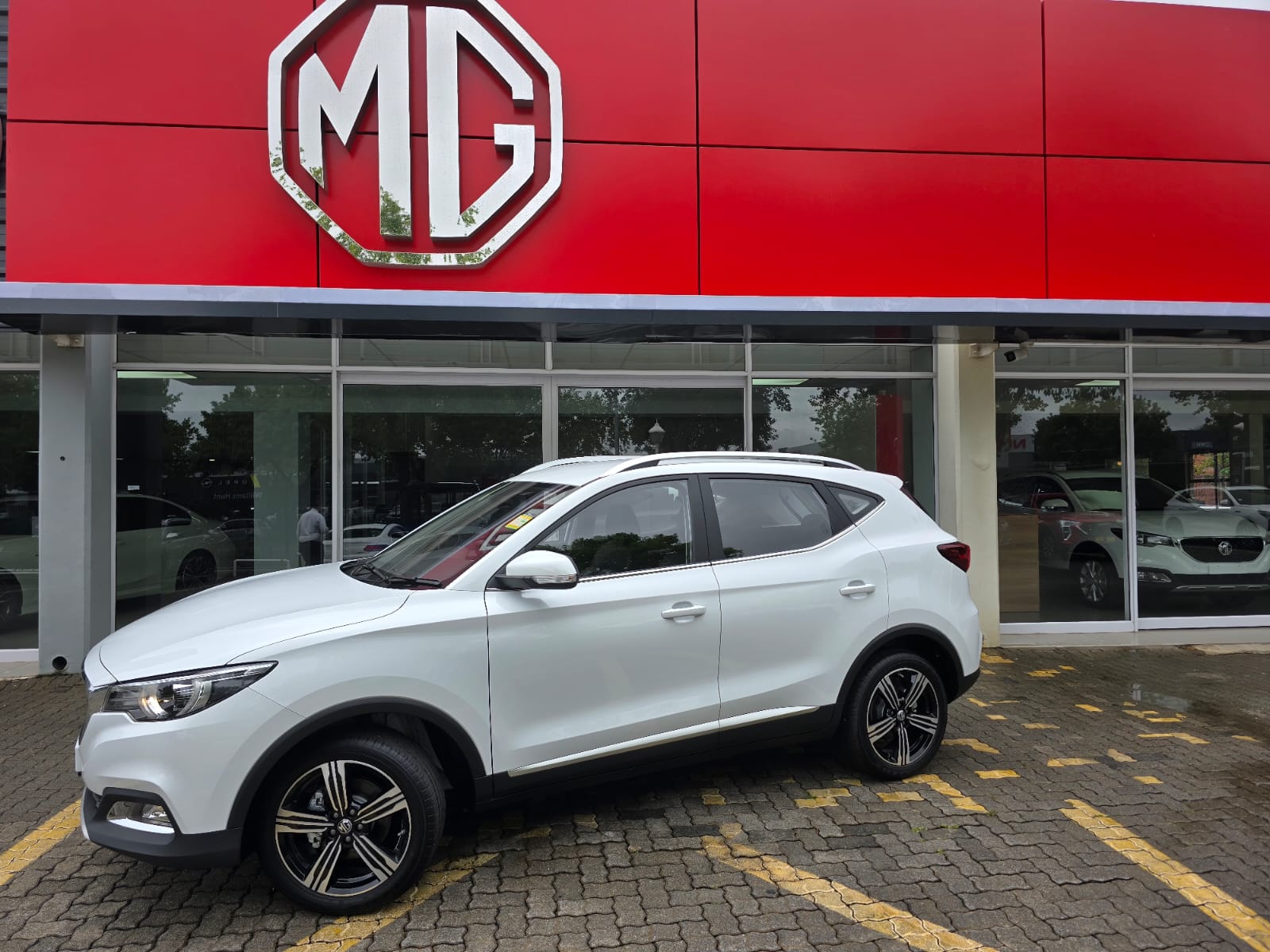 2025 MG ZS 1.5 Delux Auto Q2FyTGlzdGluZzo0MjA5OTQ R309900 | Avo Auto