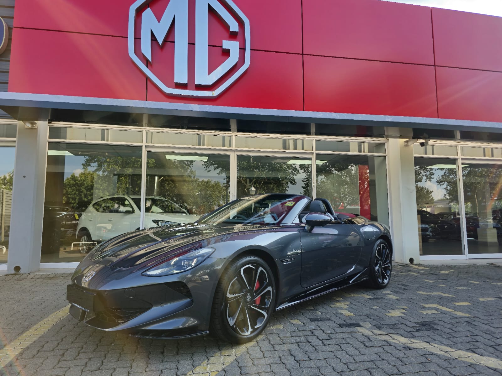 2025 MG Cyberster Lux 4x4 Q2FyTGlzdGluZzo0MjA5OTg R1399900 | Avo Auto