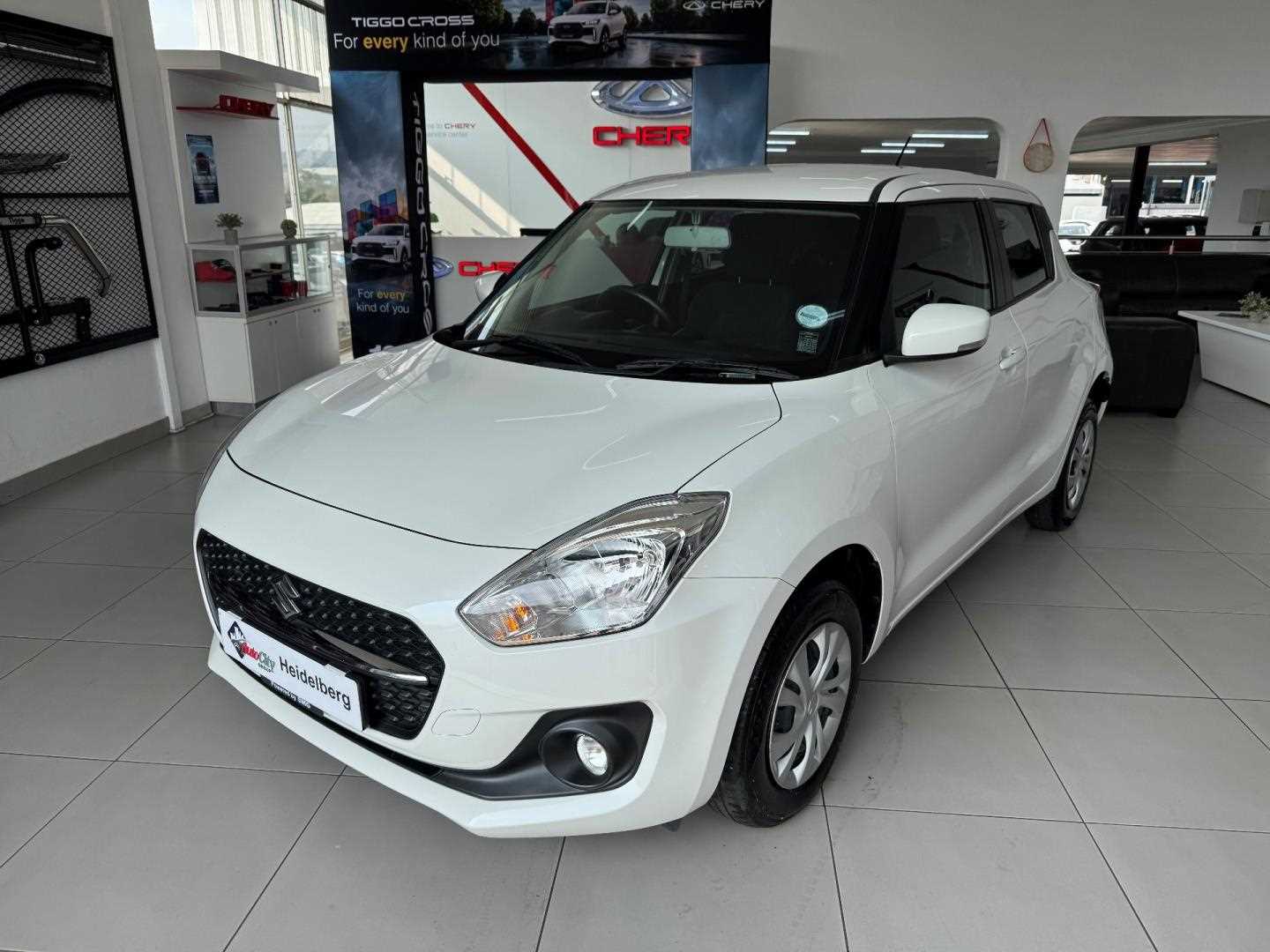 2022 Suzuki Swift 1.2 GL Hatch Q2FyTGlzdGluZzo0MzM0NDc R174500 | Avo Auto