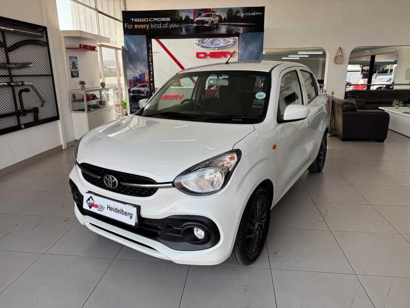2024 Toyota Vitz 1.0 XR Q2FyTGlzdGluZzo0NzIxMDg R179000 | Avo Auto