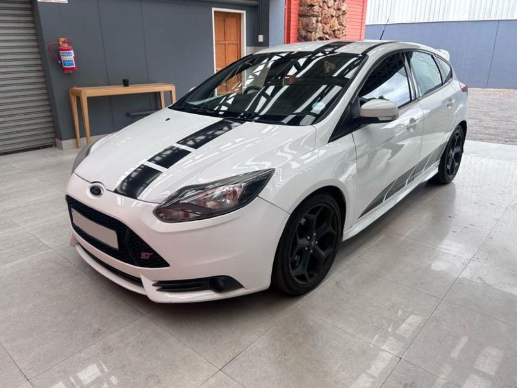 2014 Ford Focus 2.0 GDi Sport Hatch Back Q2FyTGlzdGluZzo0MzE4OTk ...