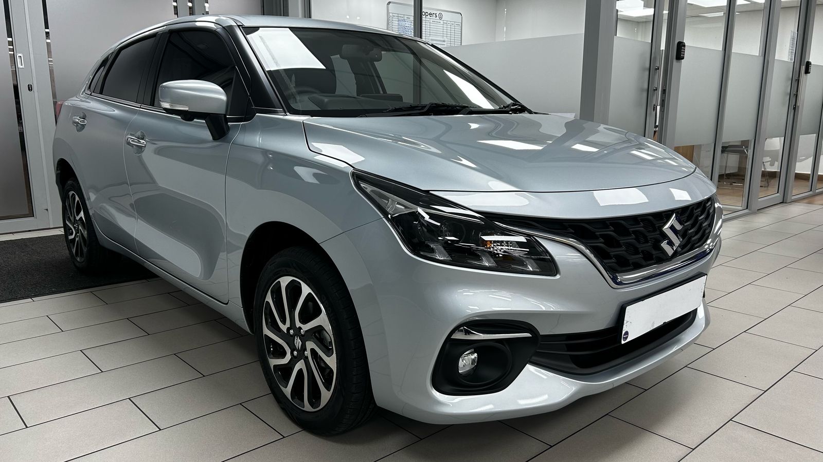 2025 Suzuki Baleno 1.5 GLX Q2FyTGlzdGluZzo0MTQ0MjI R284440 | Avo Auto