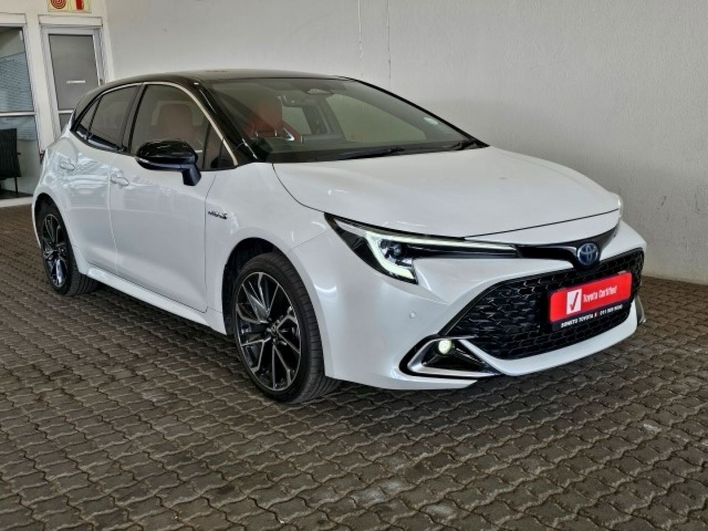 2024 Toyota Corolla 1.8 XR Hybrid CVT 5 Doors Q2FyTGlzdGluZzo0MDUyMjA ...
