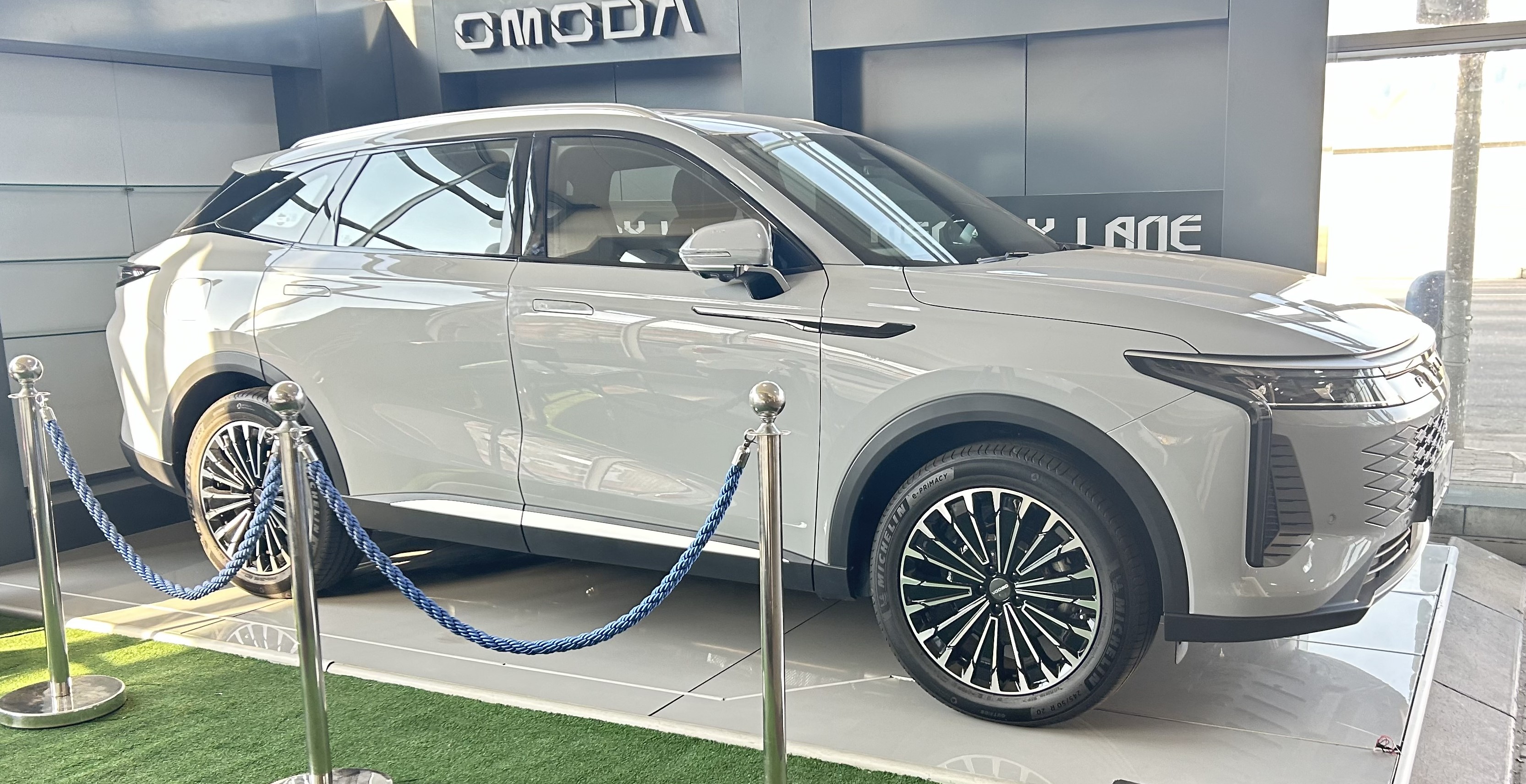 2025 Omoda C9 2.0 TGDi 400T Inspire Q2FyTGlzdGluZzozNjAwNTU R770000 ...