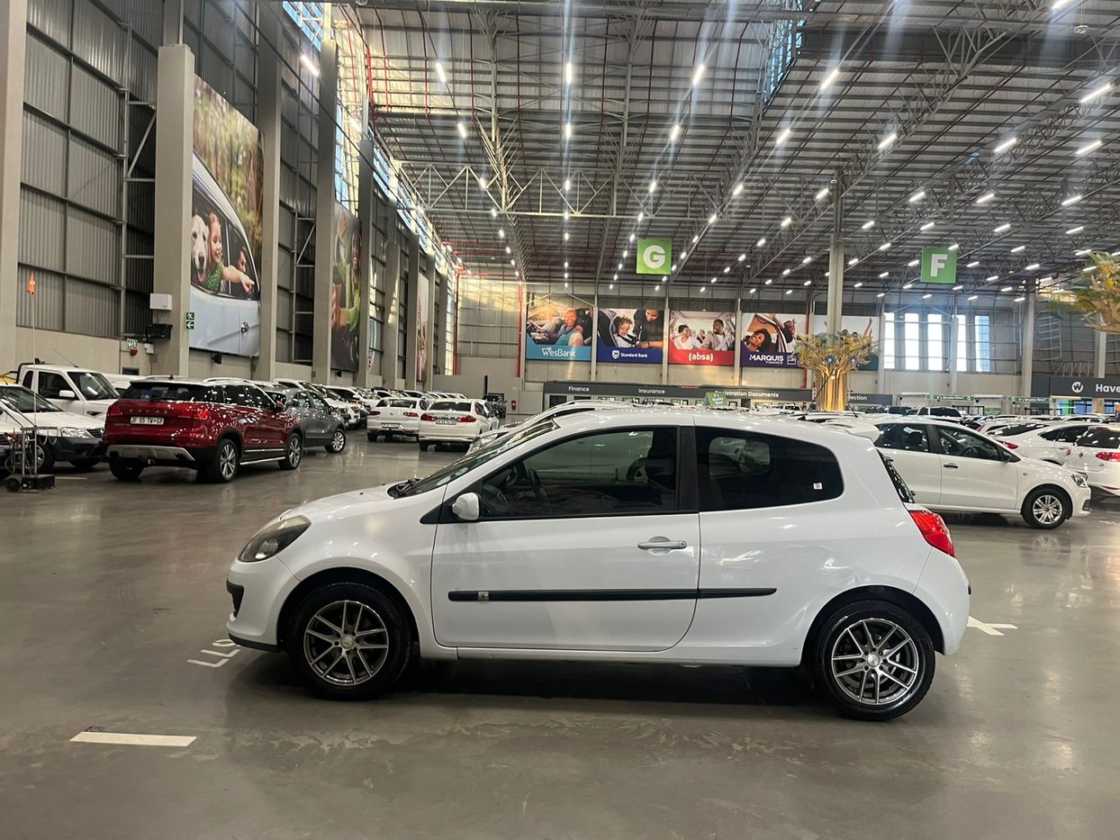 2006 Renault Clio II 1.6 Dynamique 3 Door Q2FyTGlzdGluZzo0NzI5NTE ...