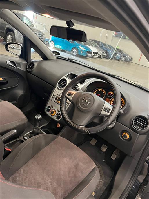 2008 corsa interior