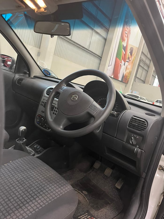 2008 corsa interior