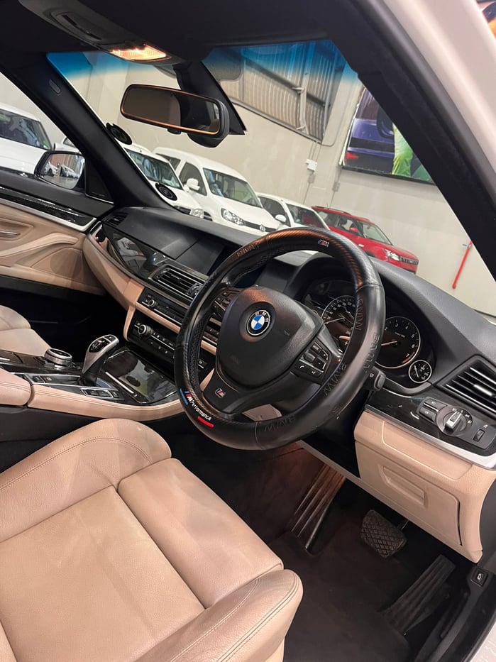 535i 2011 interior