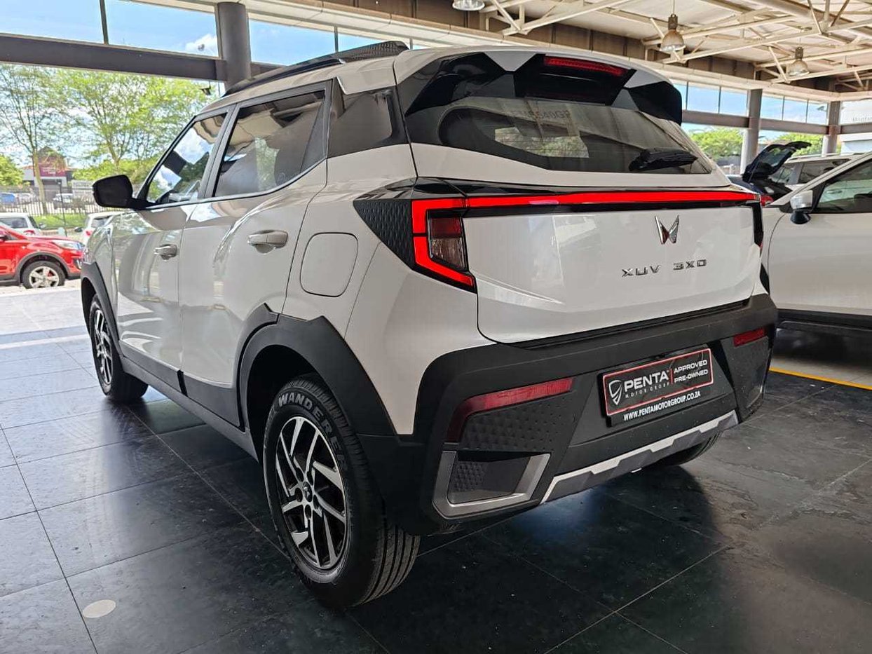 2025 Mahindra XUV 3XO 1.2T AX5 Q2FyTGlzdGluZzo0MTIxMjg R309900 | Avo Auto