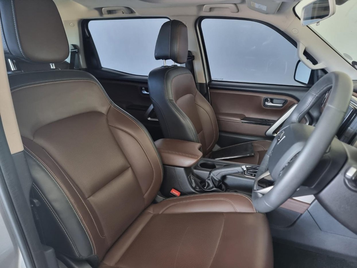 scorpio interior 2023