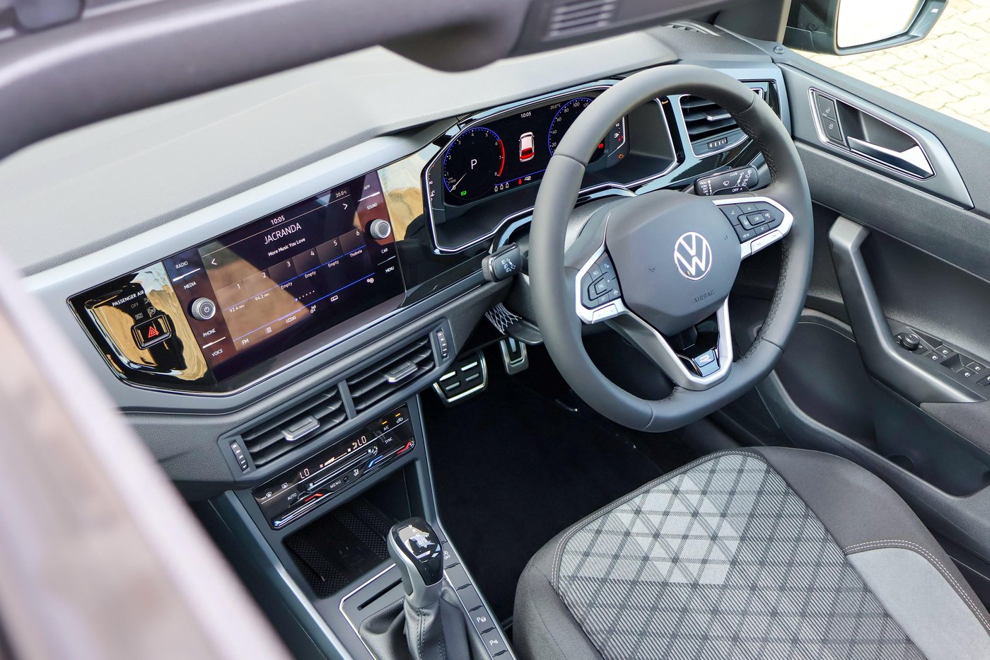 2025 Volkswagen VW Polo 1.0 TSi R-Line 85kW Q2FyTGlzdGluZzo0OTQ2MTM ...