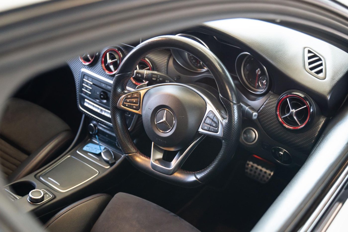 2018 Mercedes Benz A Class A 250 AMG Auto Q2FyTGlzdGluZzo0MDg3MjU ...