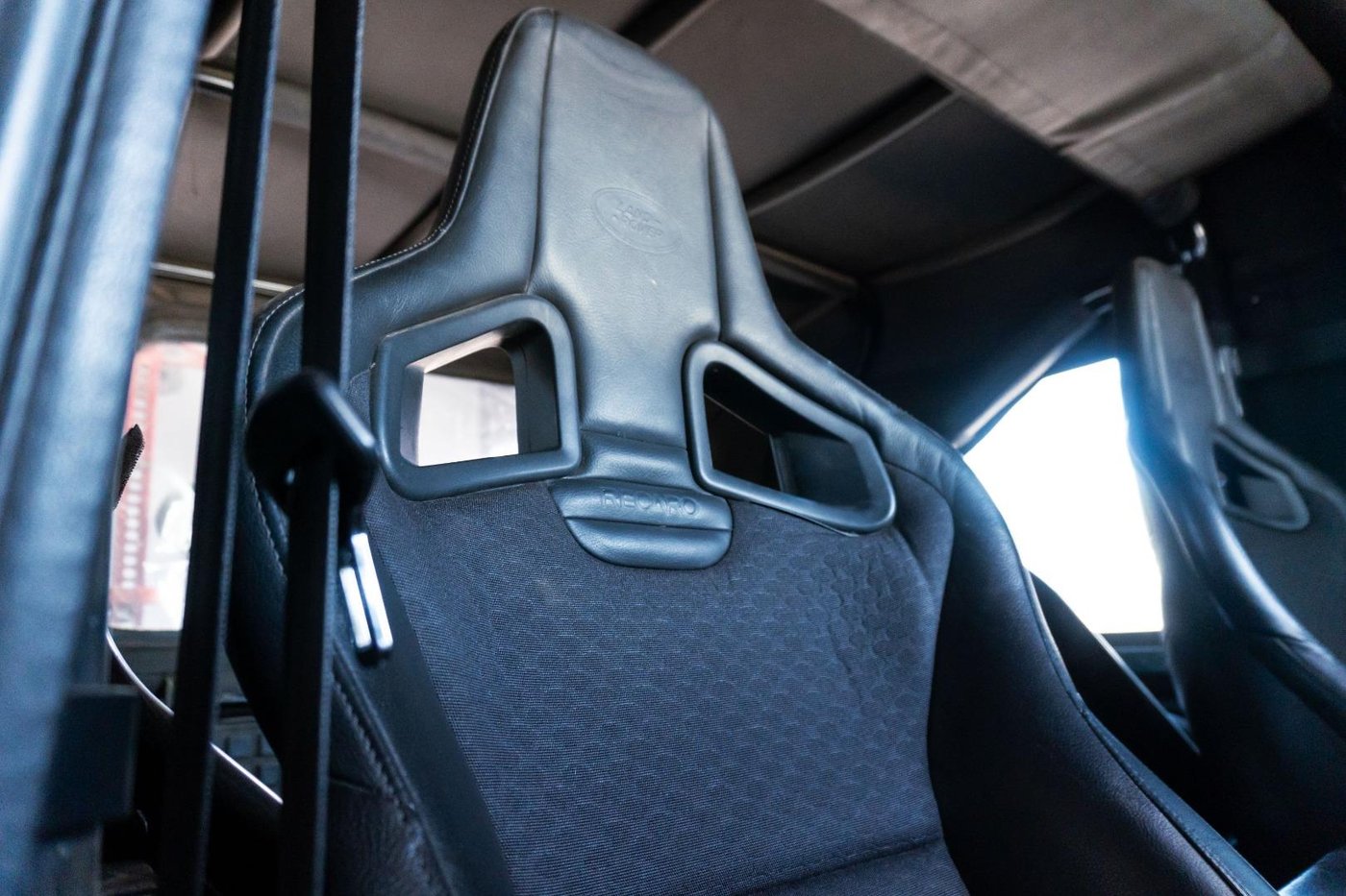 2009 Land Rover Defender 90 TD 60 Soft Top Q2FyTGlzdGluZzo0Mzk1NTA ...