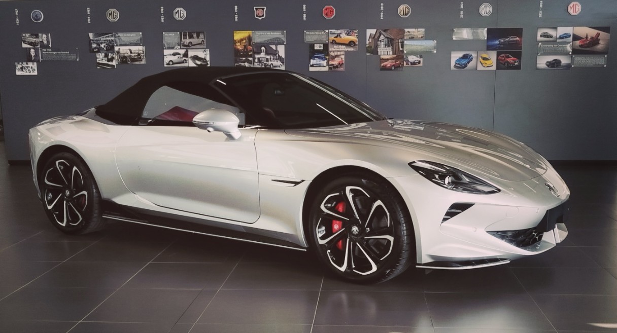 2026 MG Cyberster Lux 4x4 Q2FyTGlzdGluZzo1NTkxMDM R1399900 | Avo Auto