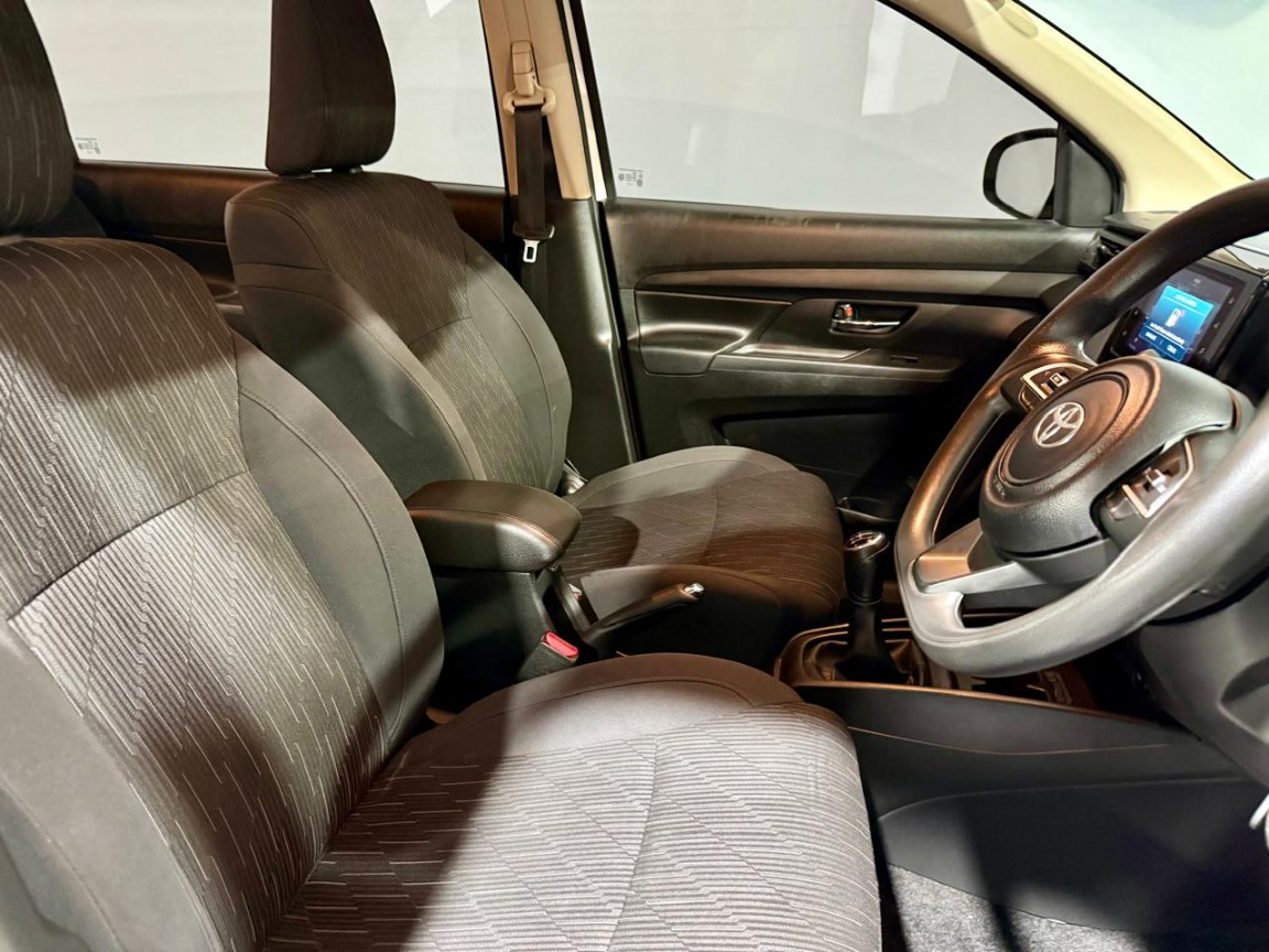 2023 Toyota Rumion 1.5 SX Q2FyTGlzdGluZzo1NDY3NjQ R299900 | Avo Auto