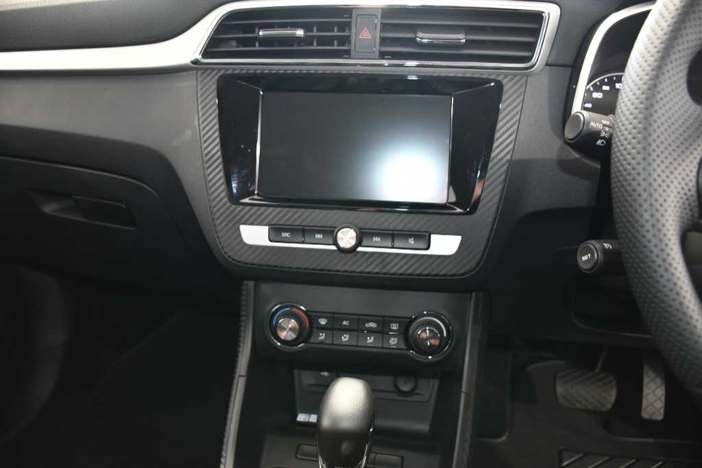 2025 MG ZS 1.5 Delux Auto Q2FyTGlzdGluZzo1OTQ4NDU R309900 | Avo Auto