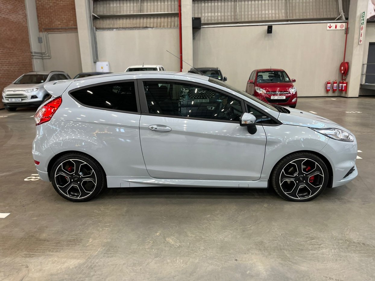 2017 Ford Fiesta ST 200 1.6 EcoBoost 3 Door Q2FyTGlzdGluZzozMjg0OTU ...
