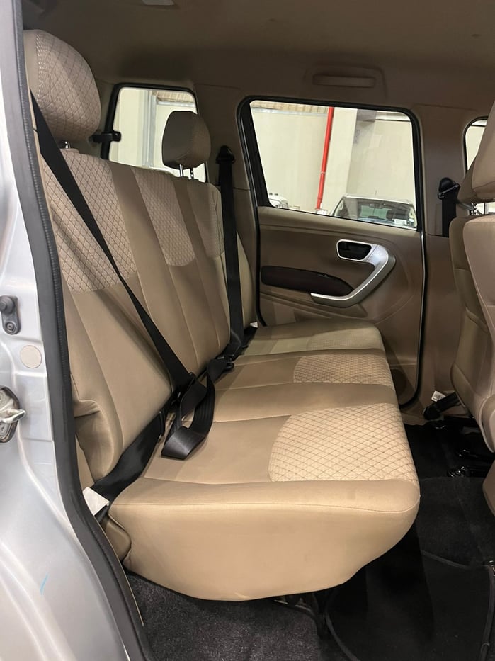 2020 Mahindra TUV 300 1.5TD MHawk 7 Seater Q2FyTGlzdGluZzo1ODg3Mjg ...