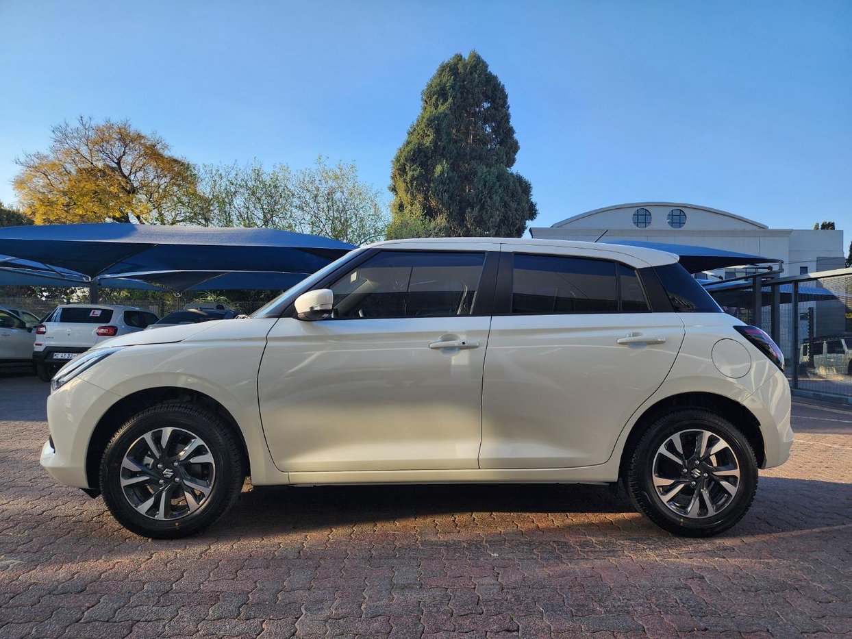 2026 Suzuki Swift 1.2 GLX Auto Q2FyTGlzdGluZzo1NzEwNDQ R272900 | Avo Auto