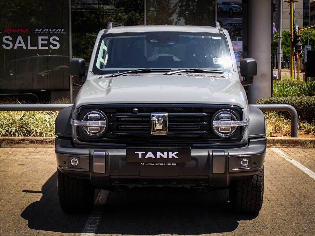 2025 GWM Tank 300 2.4TD Luxury Auto Q2FyTGlzdGluZzo1NTU5OTI R649900 ...