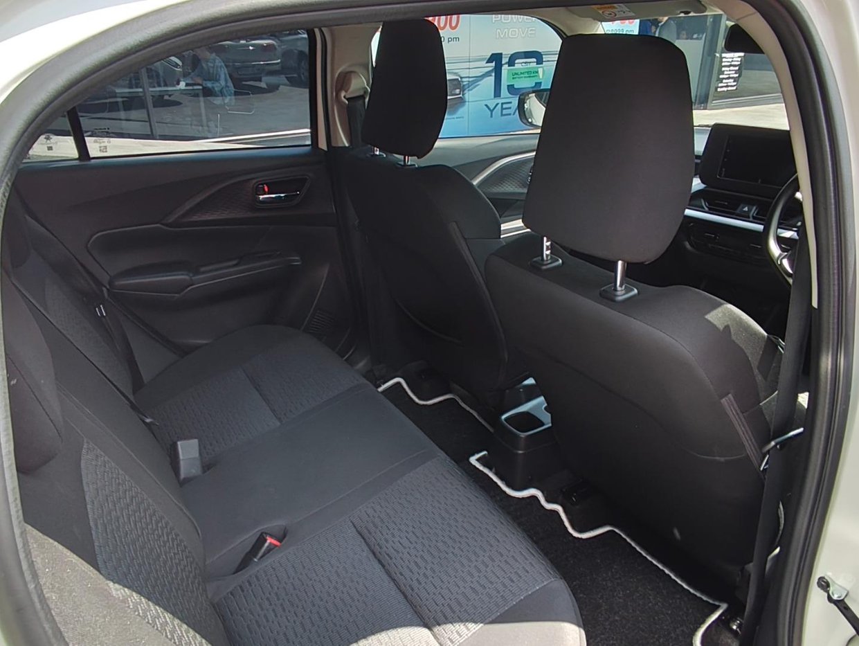 2025 Suzuki Swift 1.2 GL Q2FyTGlzdGluZzo1ODIwMjA R229950 | Avo Auto