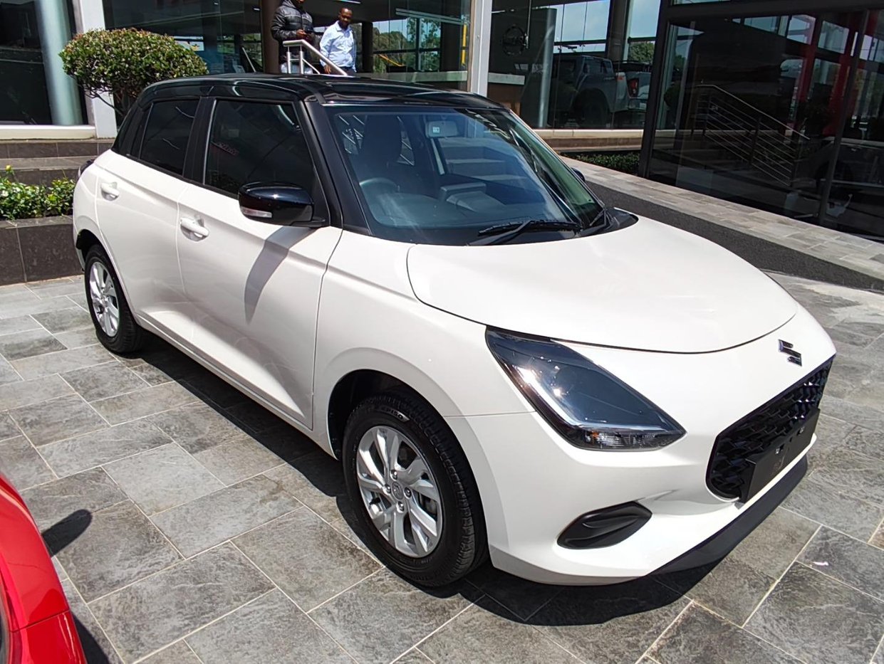 2025 Suzuki Swift 1.2 GL Q2FyTGlzdGluZzo1ODIwMjA R229950 | Avo Auto