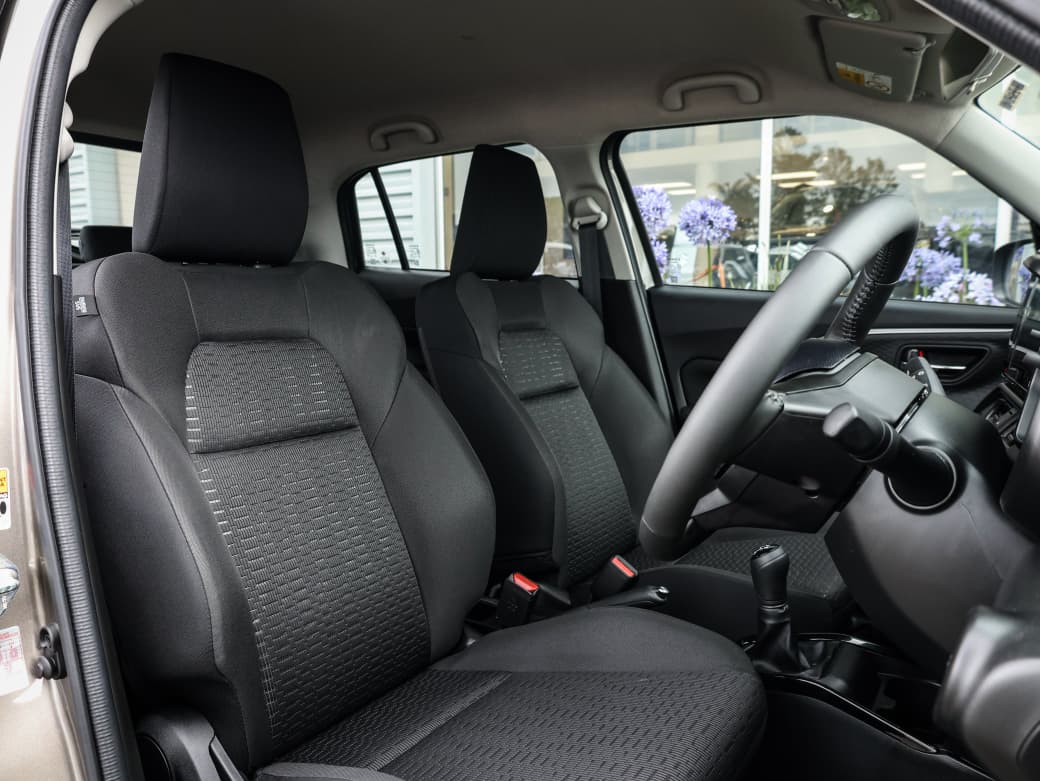 2026 Suzuki Swift 1.2 GLX Q2FyTGlzdGluZzo1ODcyMzI R271900 | Avo Auto