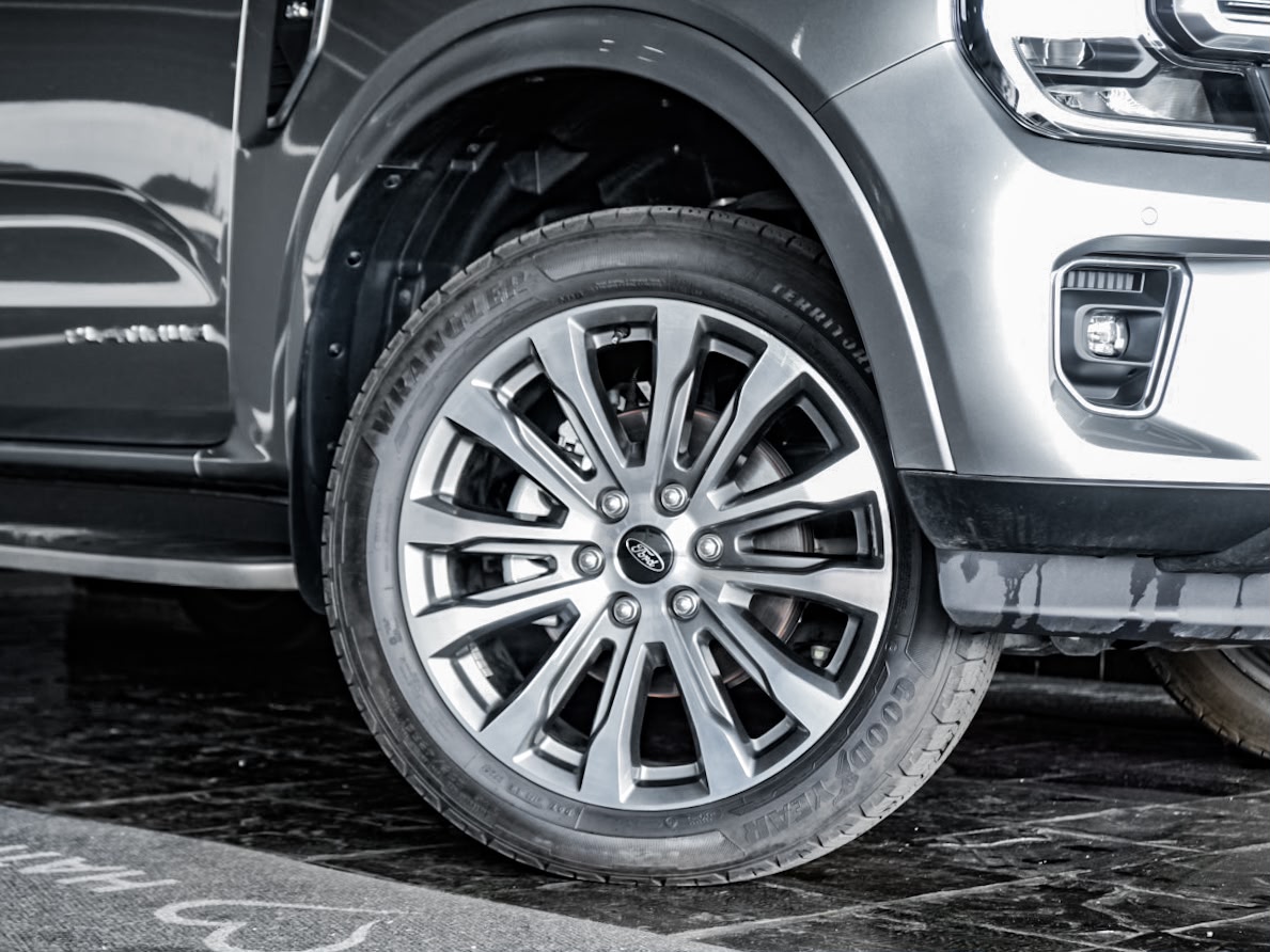2026 Ford Everest 3.0D V6 Platinum Auto AWD Q2FyTGlzdGluZzo3NjcxMTI ...
