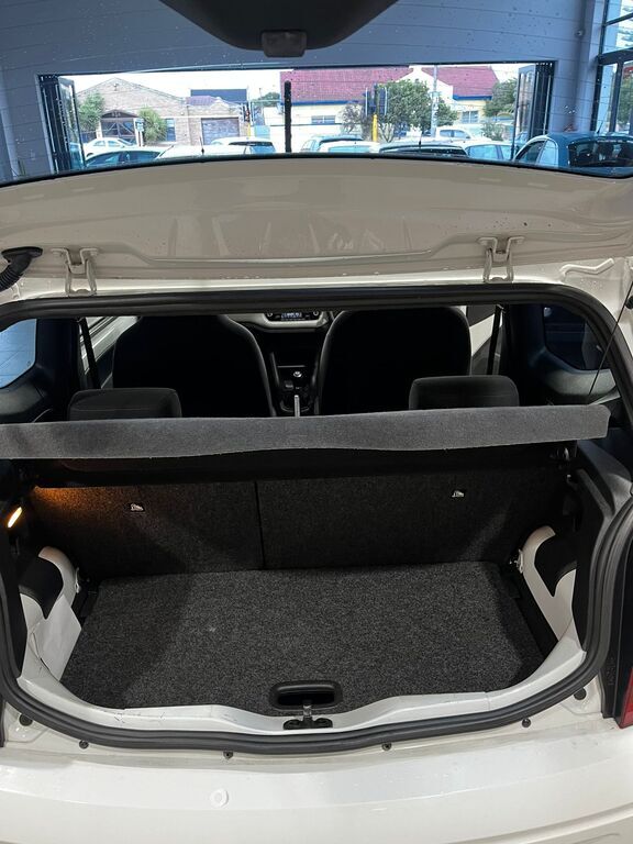 2016 Volkswagen VW Up Move up 3 Door Q2FyTGlzdGluZzoyODczNDI R154999 ...